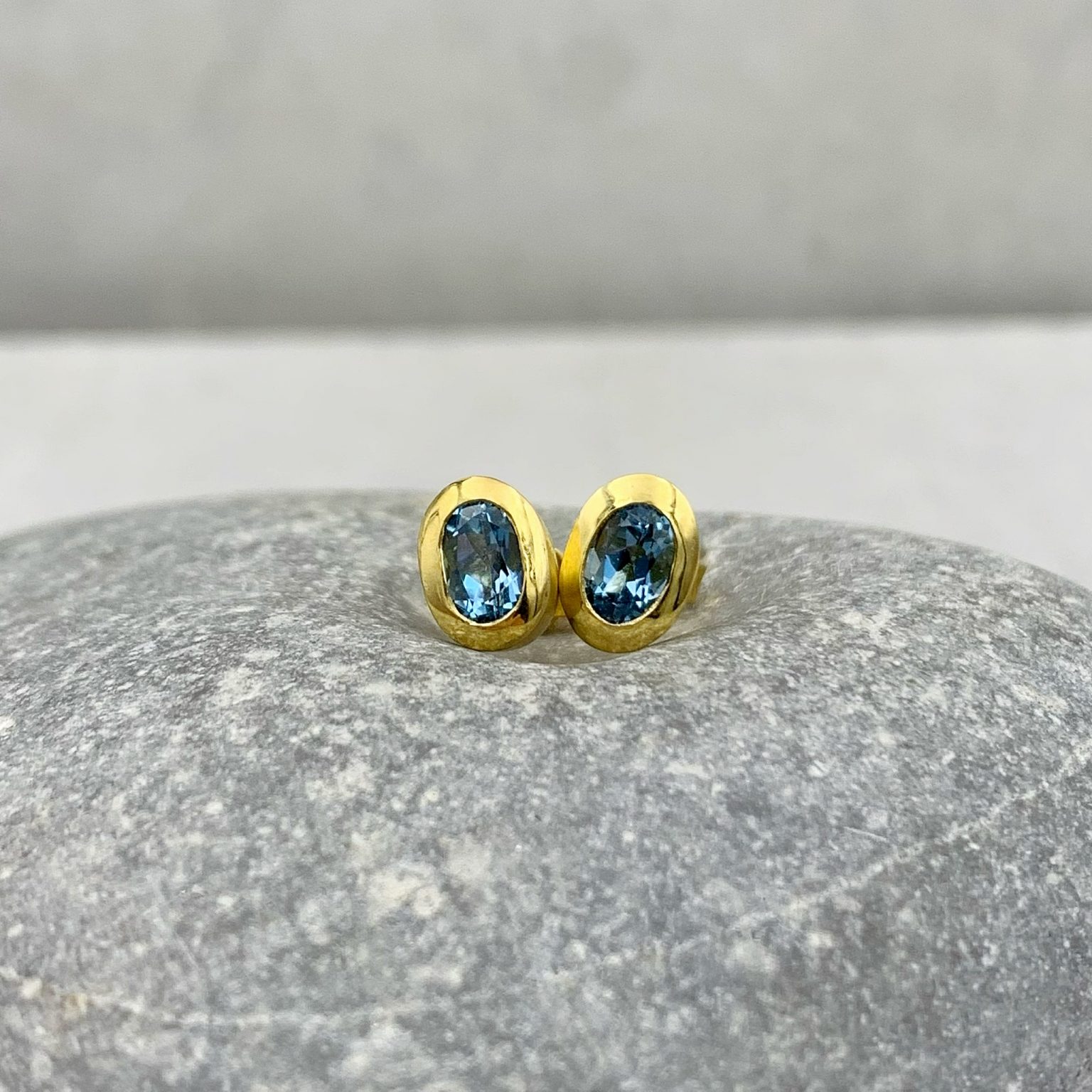 Aquamarin Ohrstecker Gelbgold – Arntz Goldschmiede Starnberg bei München